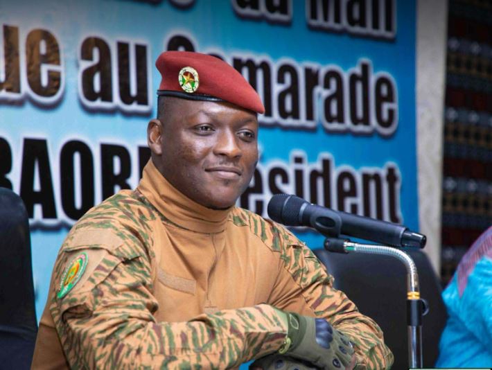 Mali/Bamako: Kaptein Ibrahim Traoré dring daarop aan dat die diaspora ...