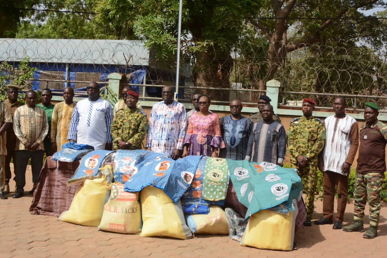 Burkina Faso: 3255 textilia falsa die VIII Martii ad incepta socialia ...